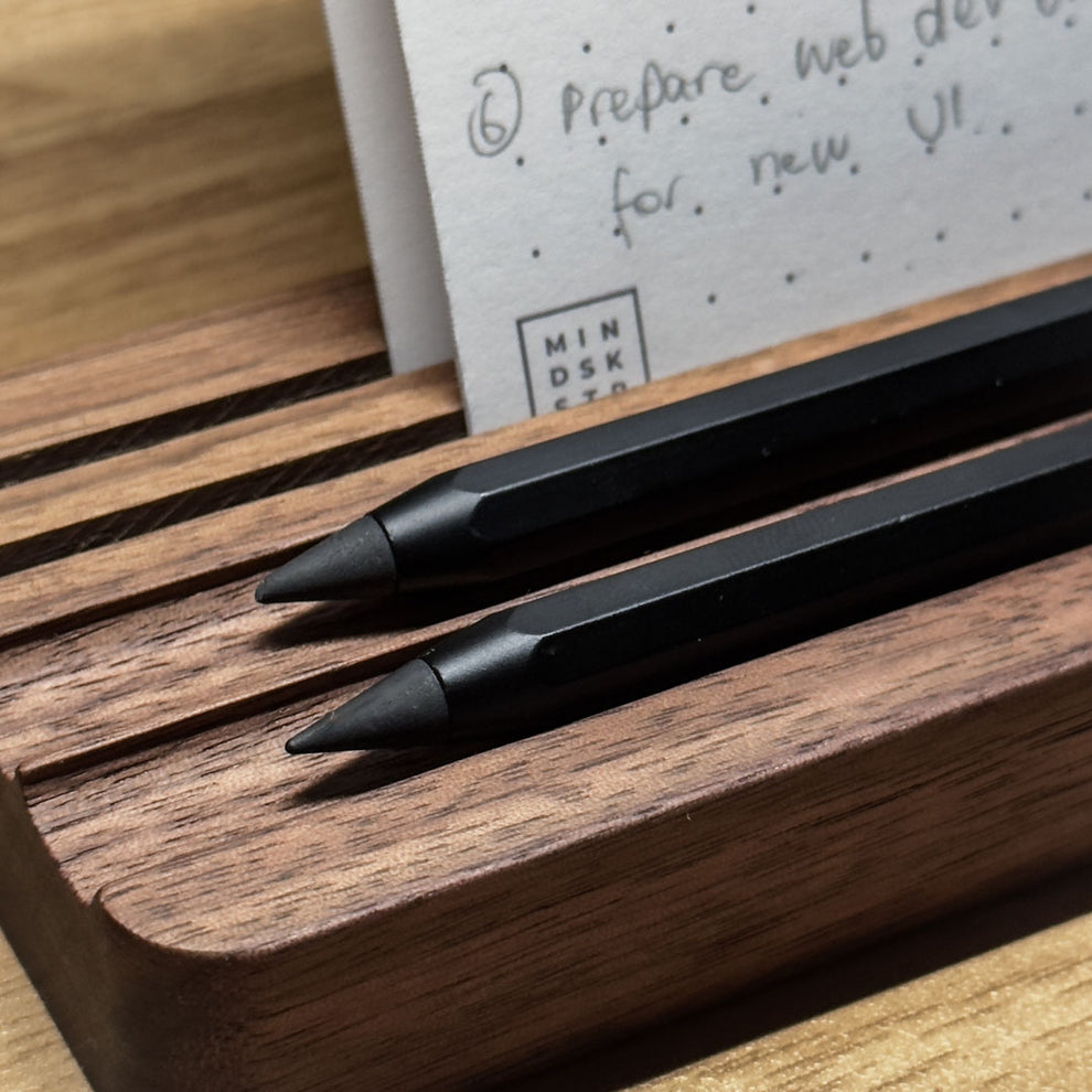 Pencil | Minimal Desk Setups
